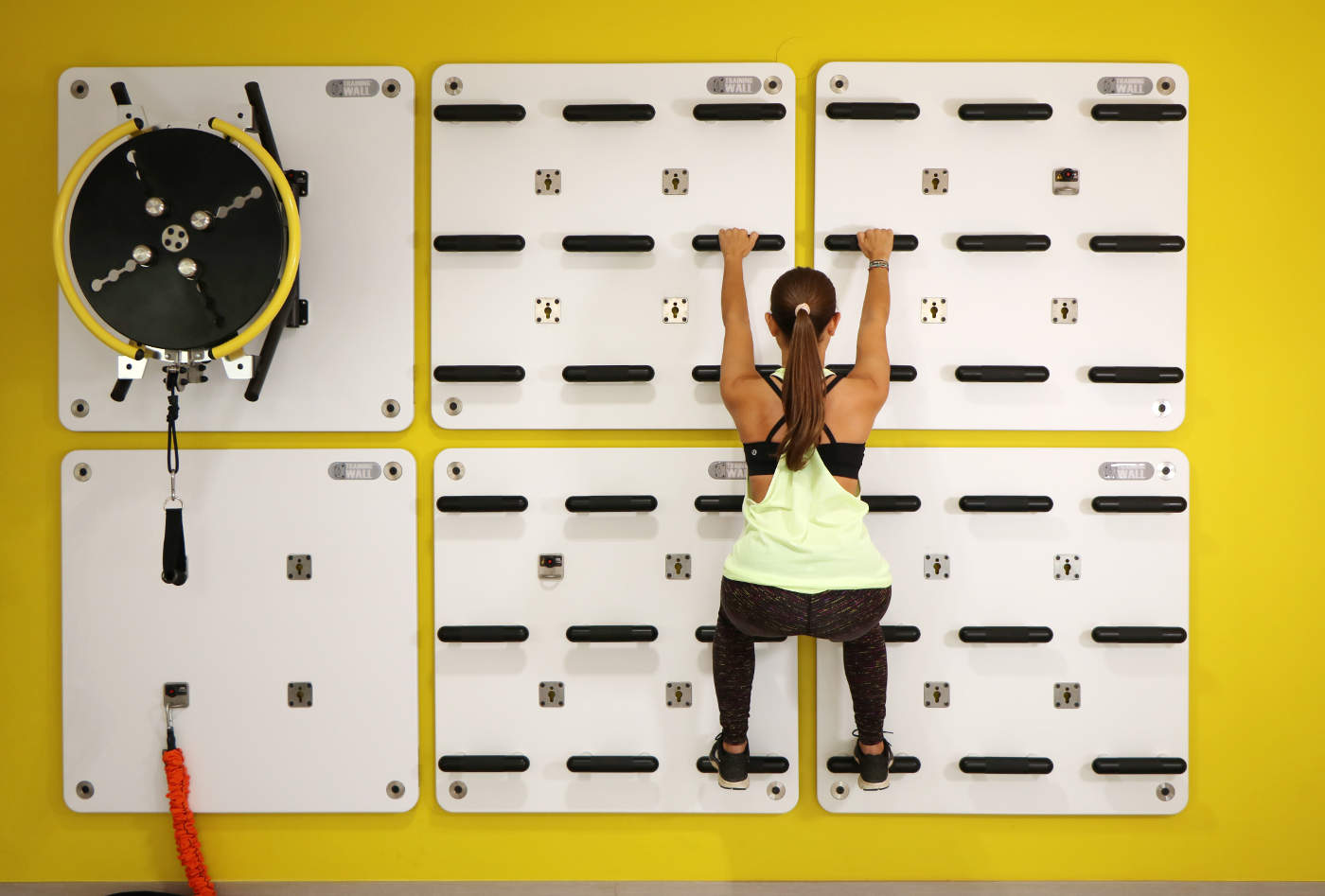 Training Wall Squat 1 OFFICIAL